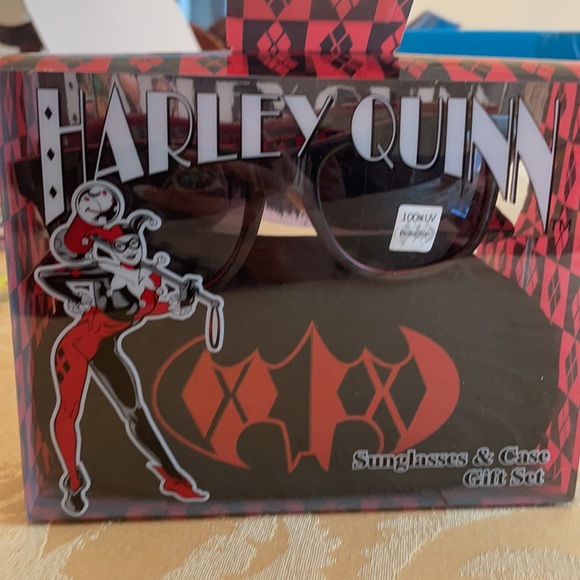 DC Comics | Accessories | Rare Harley Quinn Sunglass Gift Set | Poshmark